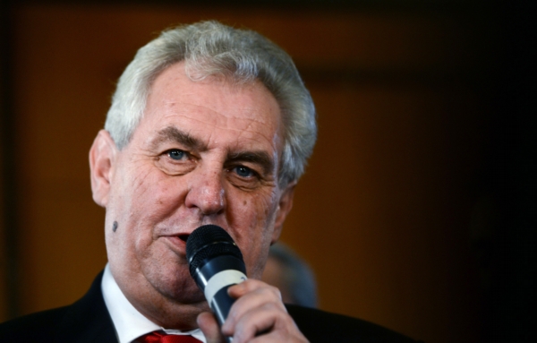 Česká televize šetří, jak uniklo video Zemanova pádu | Týden.cz