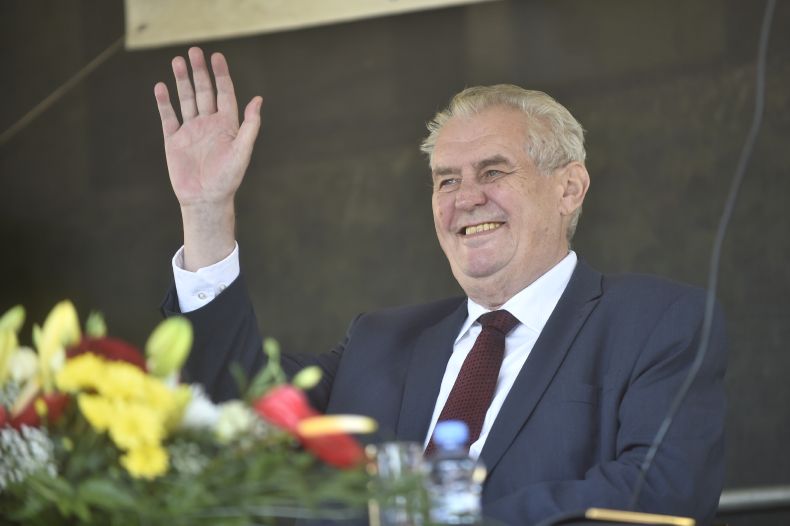 Hrad se navzdory rozsudku za Zemanova slova o Peroutkovi neomluví ...