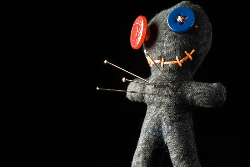 Vesnici "šikanuje" voodoo panenka. Lidi trpí bájnou nemocí | Týden.cz