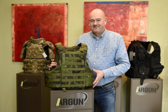 Česká firma slaví úspěch, neprůstřelné vesty prodává i do Arábie | Týden.cz