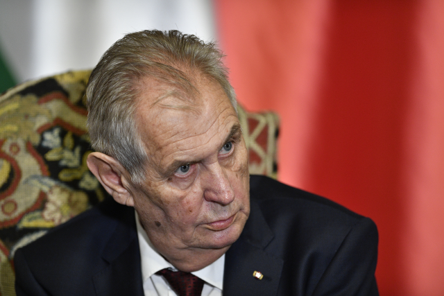 Zeman dorazil na jednání vlády, půjde o státní rozpočet | Týden.cz