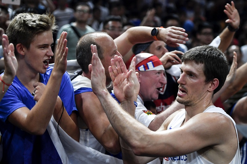 Chce se mi spát, už bych jel aj domů, vtipkoval Pumprla | Týden.cz